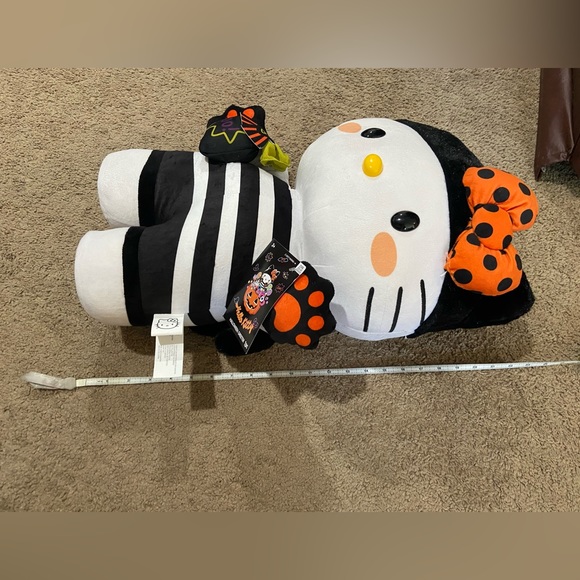Hello Kitty | Other | Hello Kitty Halloween 223 Plush Greeter 2 Tall ...